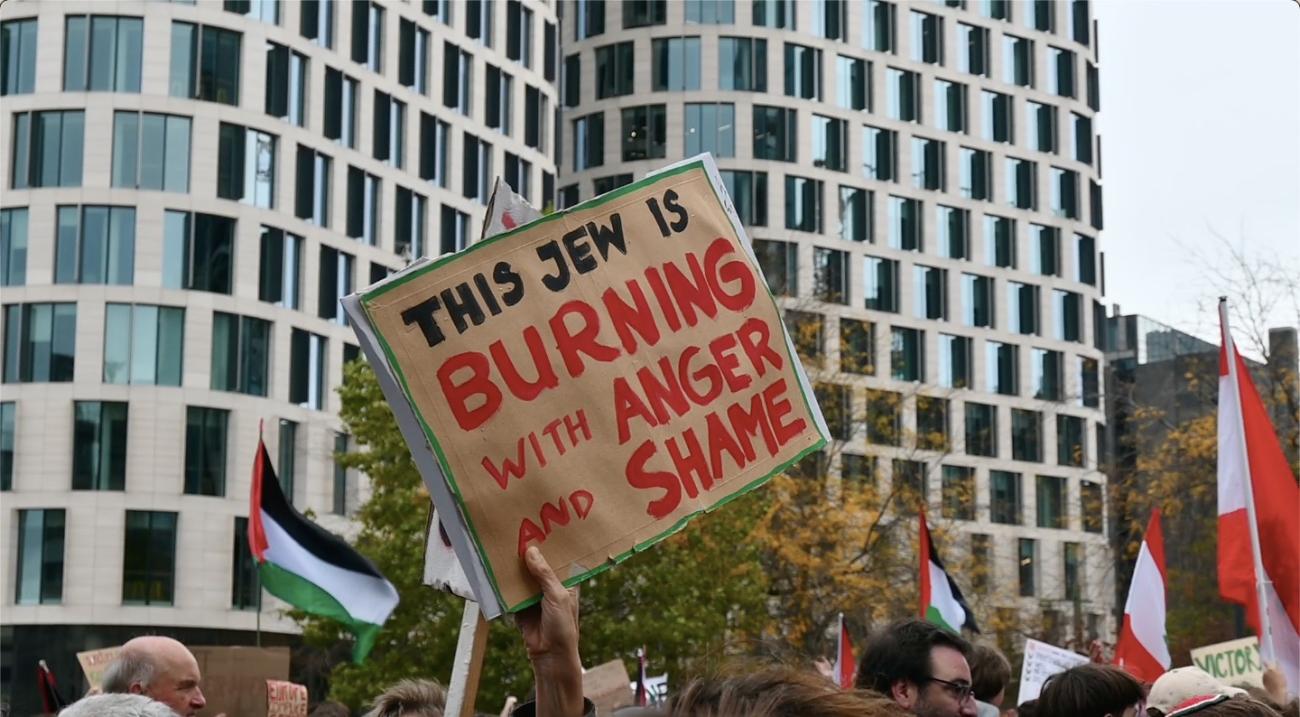 FRIDAY SHORTS: SELF-LOVING JEW | De Studio